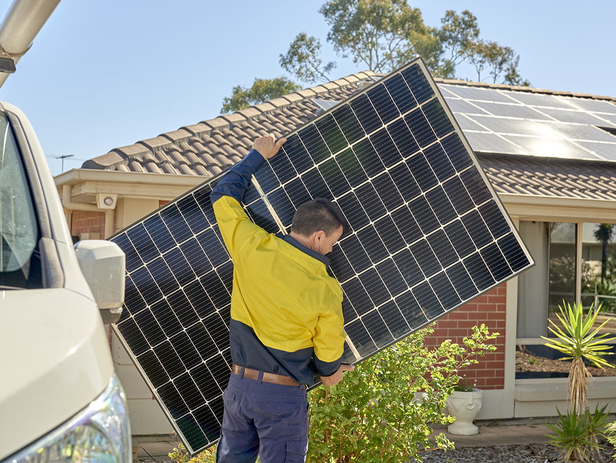 Solar batteries - Save your power with solar battery storage | RAA